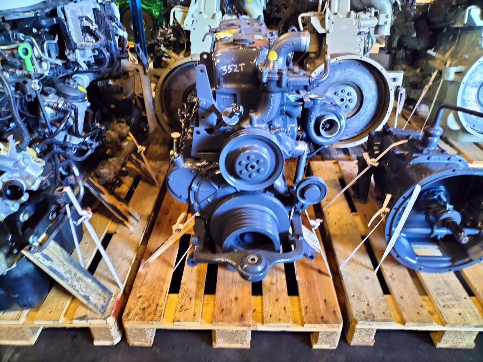 Mercedes/ADE COMPLETE 352 (Truck Engines) TURBO & NON-TURBO - Durban ...